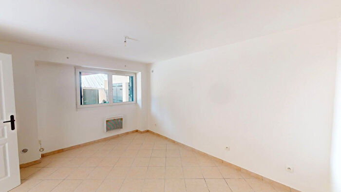 Appartement 1 pièce à Issou, à louer