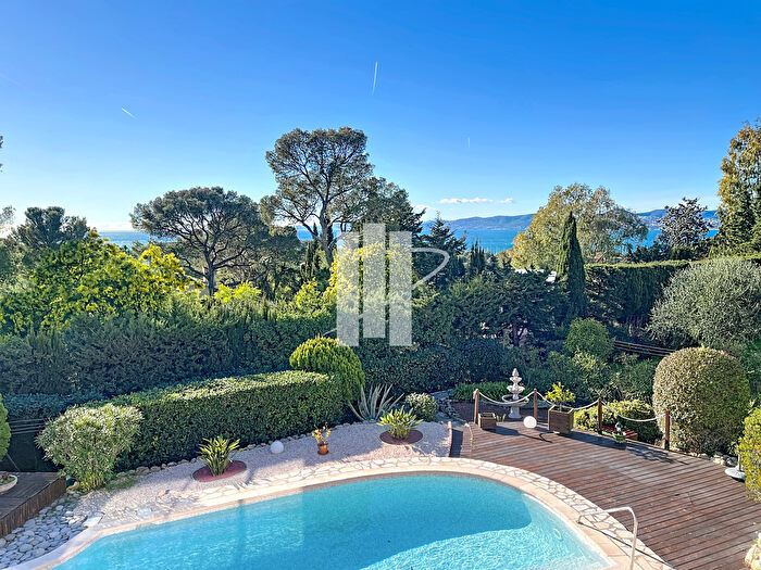 Maison à vendre - Saint-Raphaël, Plateau Notre-Dame - 6 pièces - 4 chambres