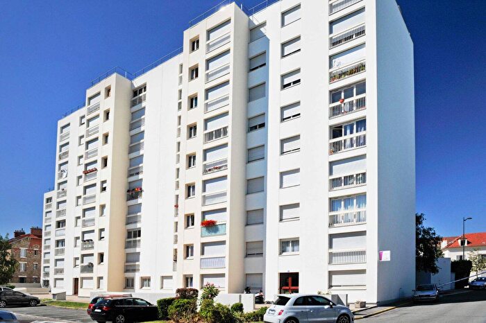 Appartement à louer - Ourches, Saint-Germain-en-Laye - 1 pièce