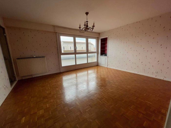Centre Ville, Montceau-les-Mines : Appartement 4 pièces à louer