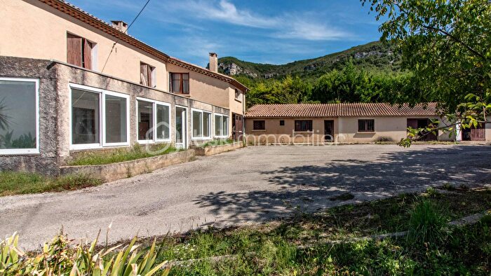 Maison à vendre - Montélimar - 9 pièces - 5 chambres