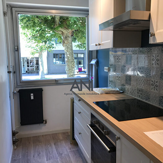 Appartement à louer - Dieppe, Centre-ville, Saint-Pierre, Chanzy - 2 pièces - 1 chambre