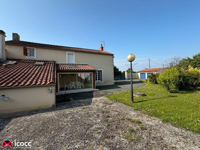 Maison à vendre - Nalliers - 6 pièces - 3 chambres