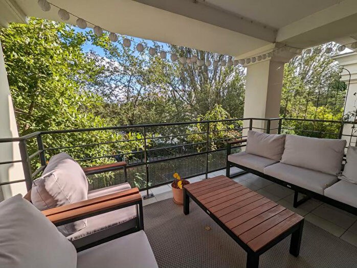 Appartement à louer - Neuilly-Plaisance, Eglise, Gare - 3 pièces - 2 chambres