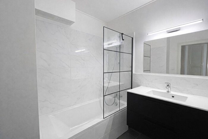 Maison à louer - Saint-Genis-Laval - 3 pièces - 2 chambres