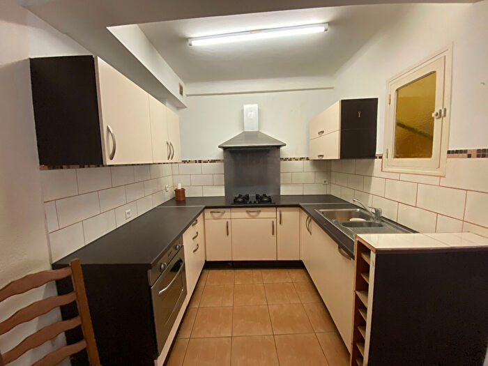 Maison à louer - Roquebrune-sur-Argens, Village - 4 pièces - 3 chambres