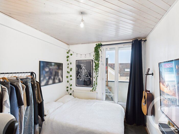 Appartement à vendre - Trappes, Centre-ville, Jaurès, Gare - 4 pièces - 3 chambres