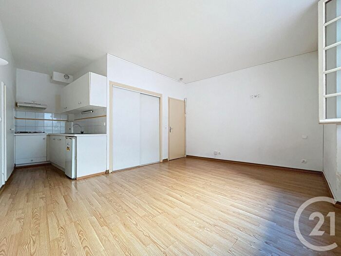 Appartement à louer - Bagnols-sur-Cèze, Centre-ville - 1 pièce