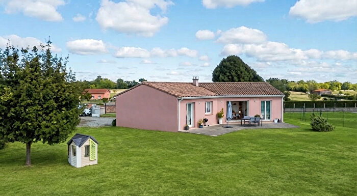 Maison 4 pièces à Villeneuve-de-Rivière, à vendre