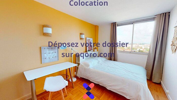 Appartement à louer - Les Essarts, Bron - 6 pièces - 5 chambres