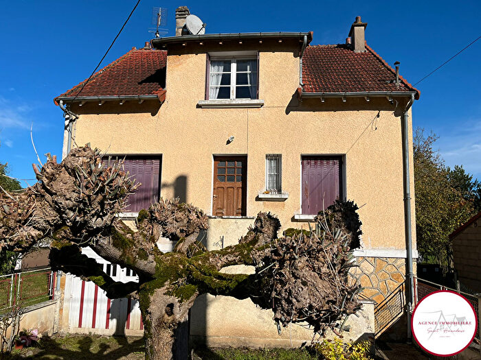 Maison à vendre - Saint-Amand-Montrond - 4 pièces - 3 chambres