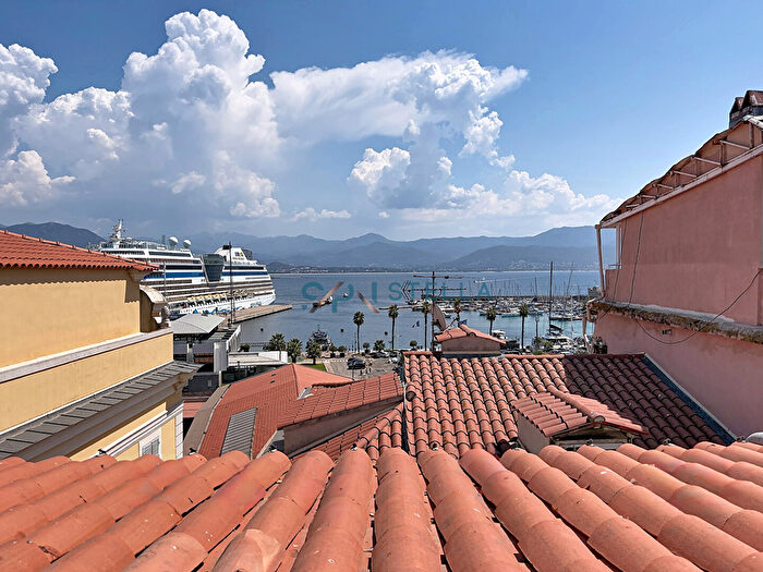 Ajaccio, Citadelle : Appartement 1 pièce à louer
