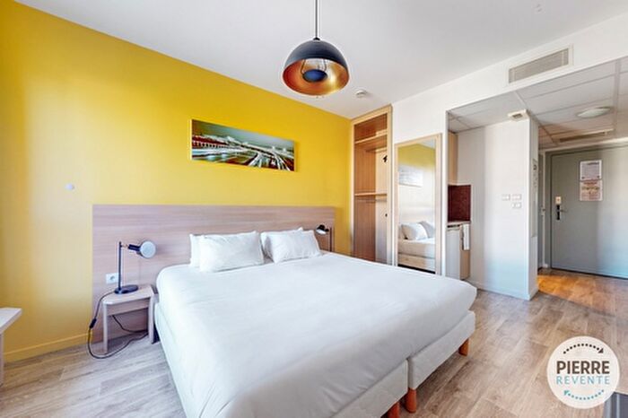 Appartement à vendre - Saint-Priest, Menival - 1 pièce