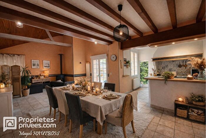 Maison à vendre - Saint-Hilaire-du-Harcouët - 5 pièces - 3 chambres