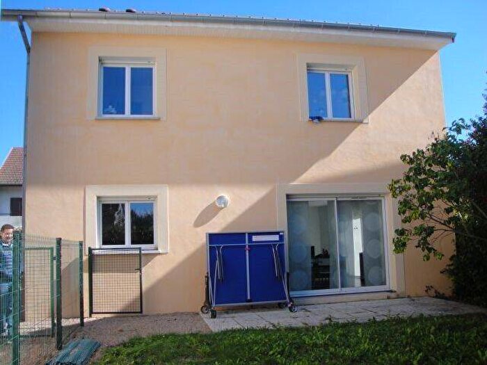 Maison 5 pièces à Nord, La Tour-du-Pin, à louer