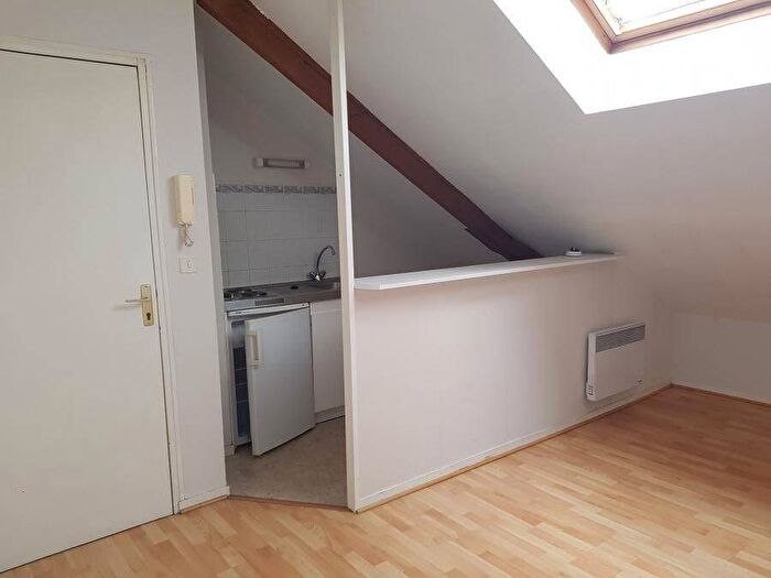 Bois d'Amour-Porte de Paris-Courlancy, Reims : Appartement 1 pièce à louer