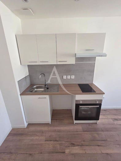 Centre Ville, Carmaux : Appartement 2 pièces à louer