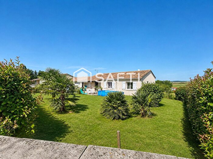 Saint-Genis-d'Hiersac : Maison 4 pièces à vendre
