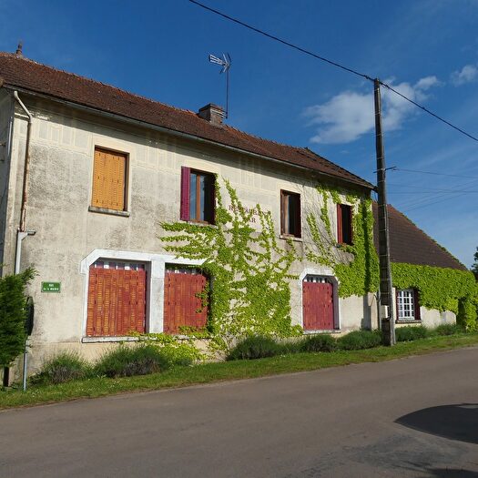 Maison à vendre - Marcigny-sous-Thil - 9 pièces - 4 chambres