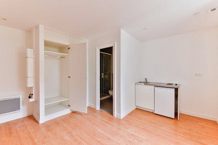 Cité Pierre et Marie Curie, Ivry-sur-Seine : Appartement 1 pièce à louer