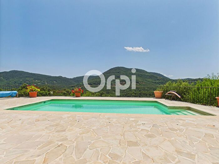 Maison à vendre - Les Adrets-de-lEstérel - 8 pièces - 6 chambres