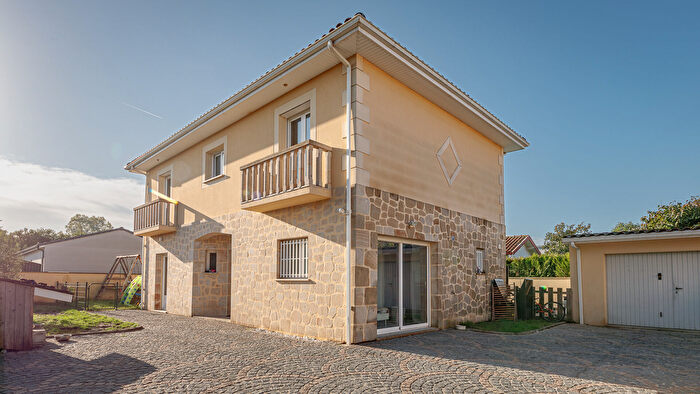 Maison à vendre - Ambarès-et-Lagrave, Centre-ville, Lagrave, Les Erables, Chêne Vert - 5 pièces - 4 chambres