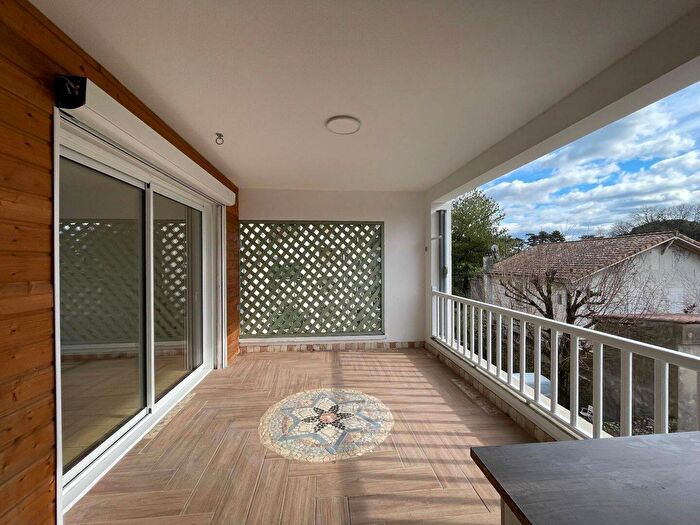 Appartement à louer - Centre Ville, Aubenas - 5 pièces - 4 chambres