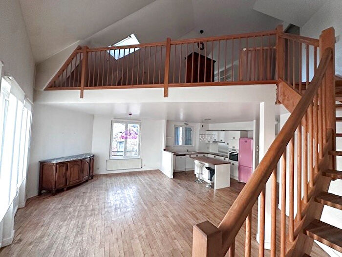 Appartement à louer - Aurillac, Centre-ville - 5 pièces - 3 chambres