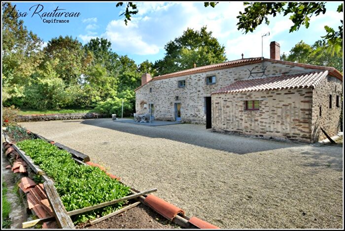 Maison à vendre - Chavagnes-en-Paillers - 5 pièces - 2 chambres