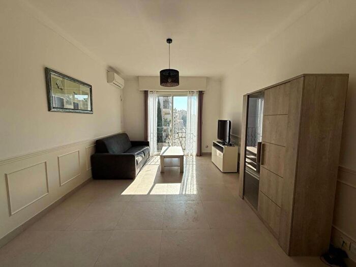 Appartement à louer - Carnot, Cannes - 2 pièces - 1 chambre