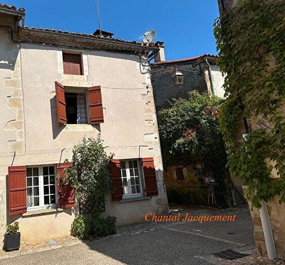 Saint-Jean-de-Côle : Maison 5 pièces à vendre