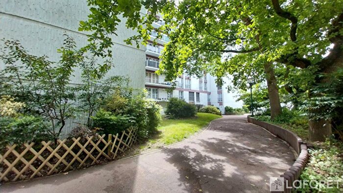 Appartement 4 pièces à Bourgogne, Les Ulis, à louer