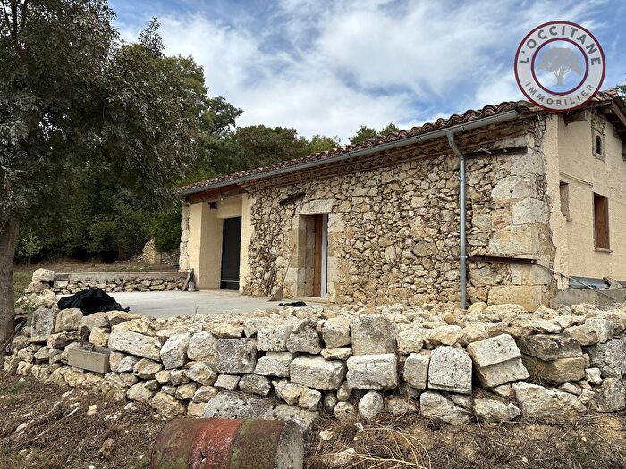 Maison 2 pièces à louer à Sarrant