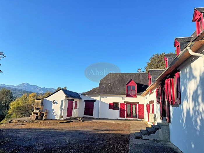 Maison à vendre - Bagnères-de-Bigorre - 10 pièces - 5 chambres