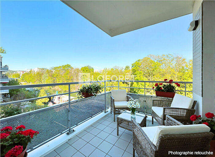 Appartement 4 pièces à vendre à Issy-les-Moulineaux, Les Iles, La Ferme