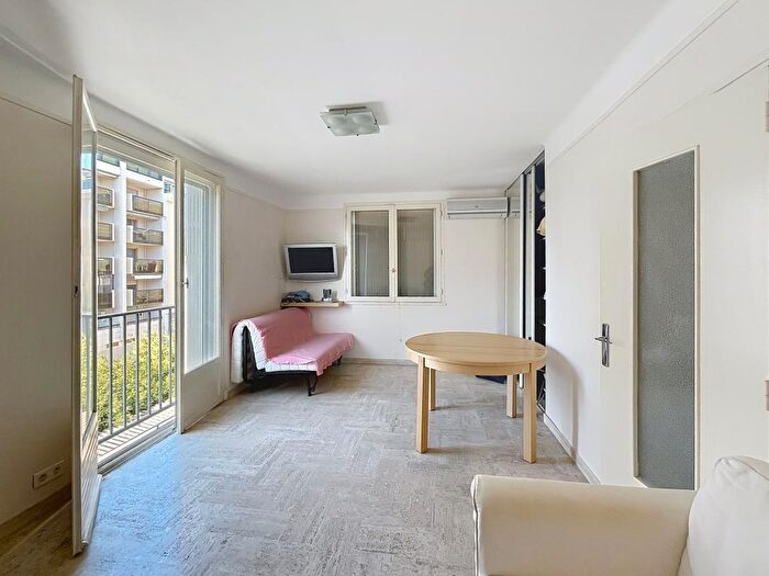 Appartement à vendre - Saint-Raphaël, Centre-ville - 1 pièce