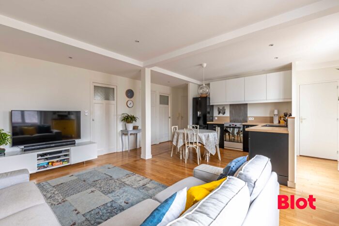 Appartement à vendre - Quartiers Ouest, Bourg lEvesque - 4 pièces - 2 chambres