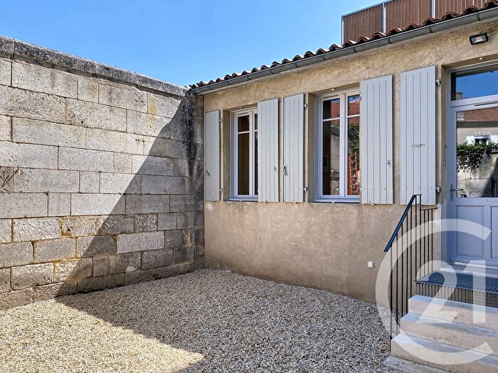 Appartement à louer - Angoulême, Le Vieil Angoulême - 1 pièce