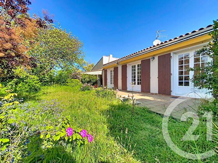 Échillais : Maison 6 pièces à vendre