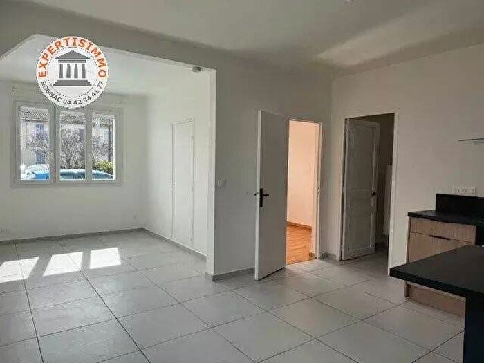 Appartement à louer - Latuilliere-Le Plan-Les Pugettes, Rognac - 2 pièces - 1 chambre