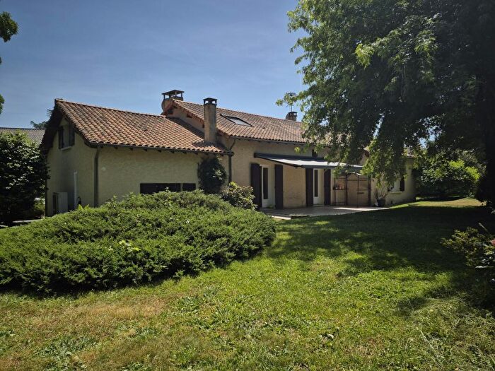 Saint-Saud-Lacoussière : Maison 5 pièces à vendre