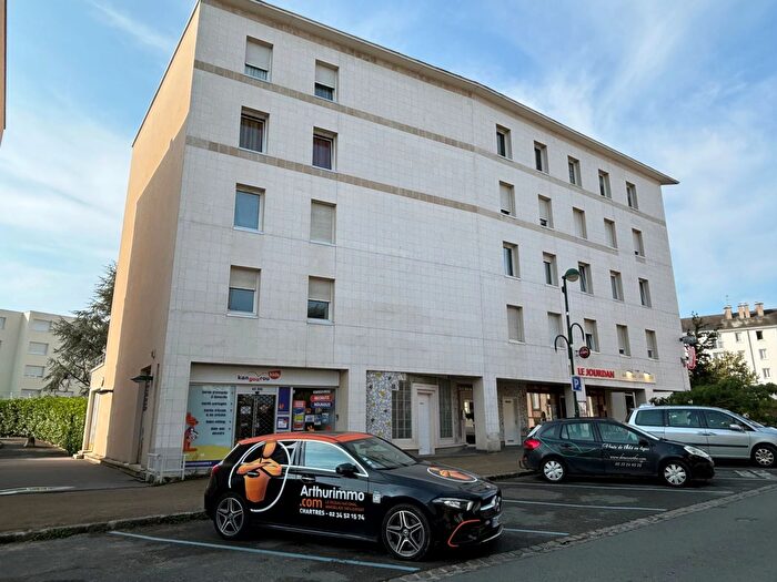 Appartement à louer - Chartres, La Madeleine - 2 pièces - 1 chambre