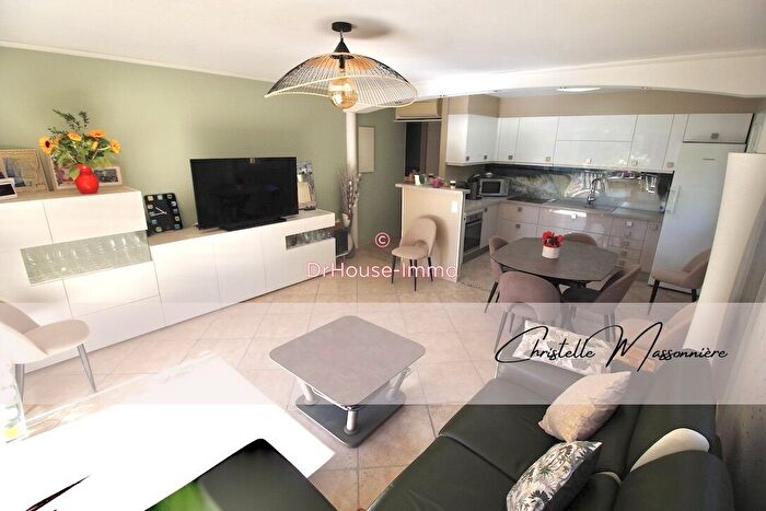 Cavalaire-sur-Mer, Centre-ville - Appartement 4 pièces à vendre