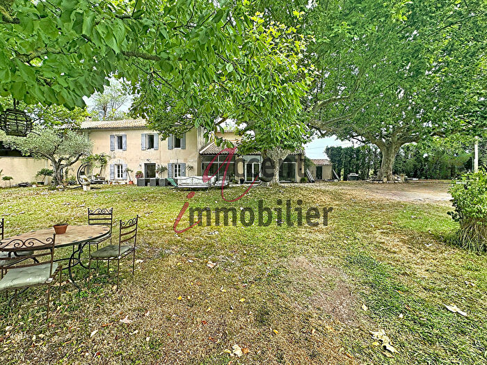 Maison 8 pièces à Mollégès, à vendre
