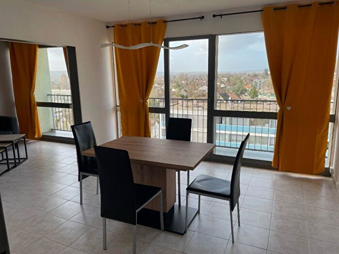 Appartement à louer - Madeleine, Joigny - 4 pièces - 2 chambres