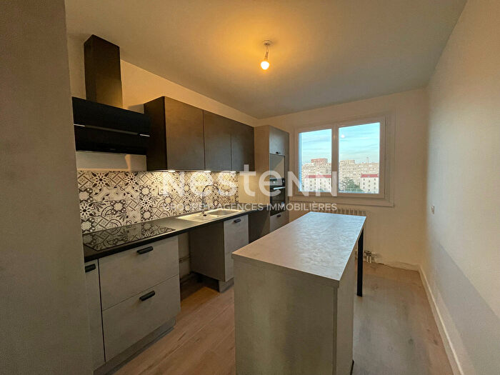 Appartement à louer - Villeurbanne, Perrallière - 4 pièces - 3 chambres