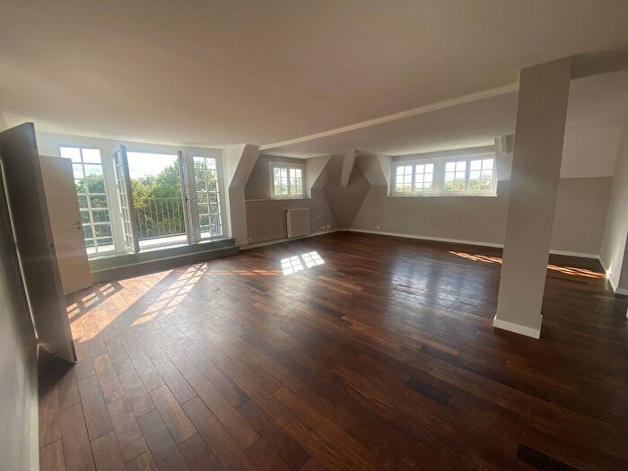 Appartement à louer - Les Metz-Pont Colbert, Jouy-en-Josas - 6 pièces - 4 chambres