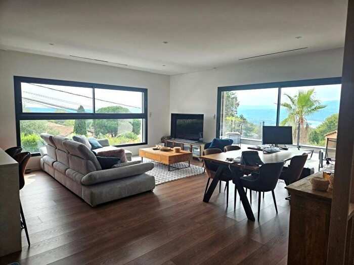 Maison à louer - Saint-Clair-du-Rhône - 5 pièces - 4 chambres