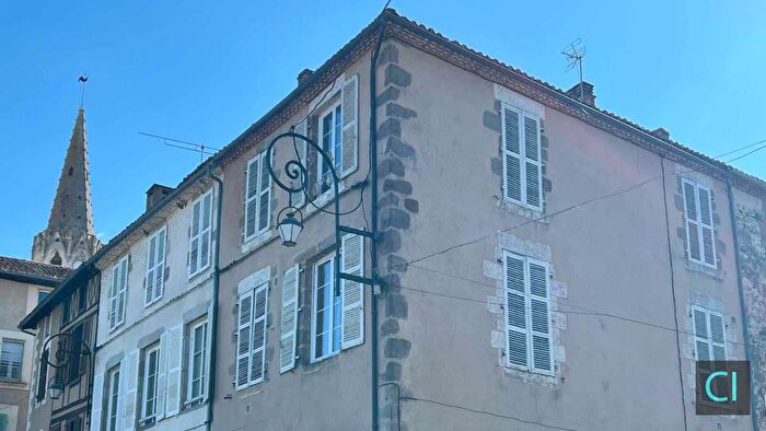 Appartement à vendre - Confolens - 5 pièces - 3 chambres