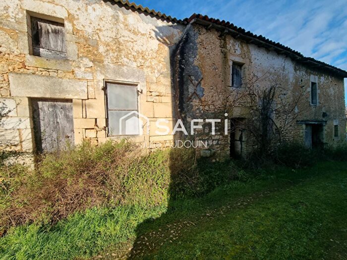 Maison 5 pièces à Burie, à vendre